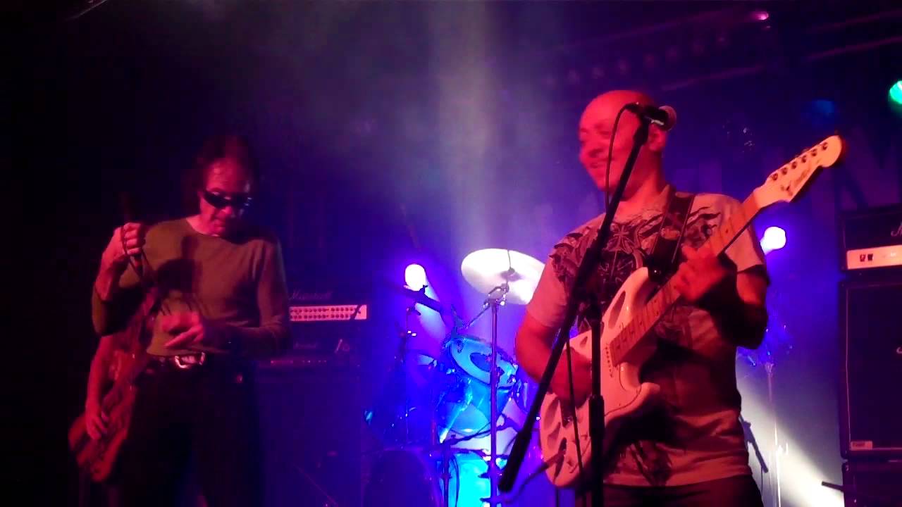 Cryer (16 Dec 2011) Asylum - YouTube