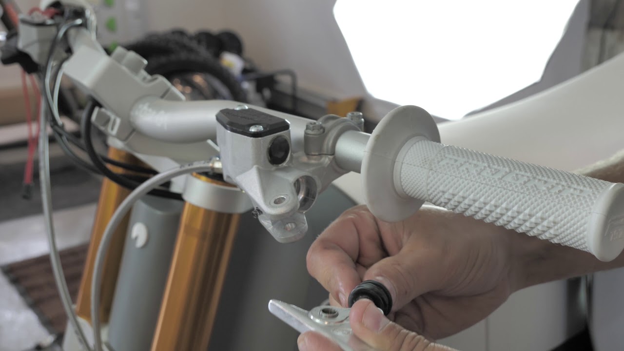 How to change the brake lever - YouTube