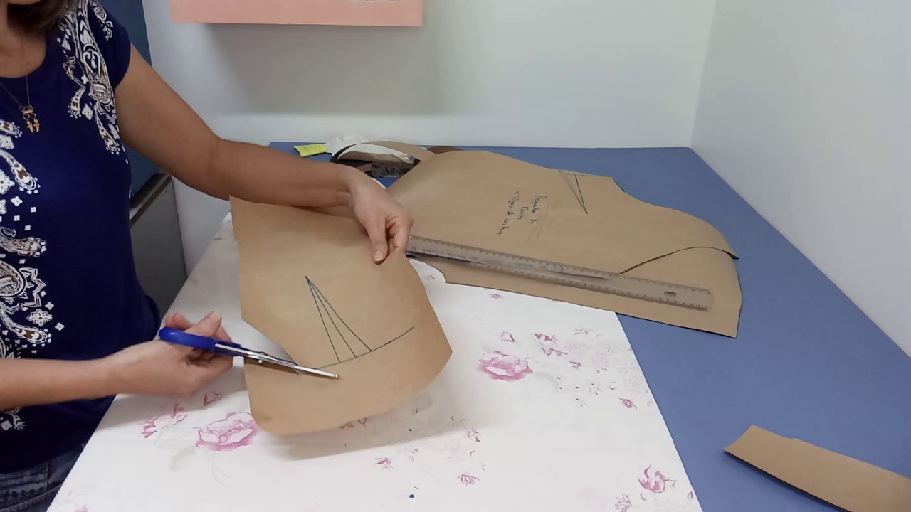 Como tirar modelagem de roupa pronta parte 2. - YouTube