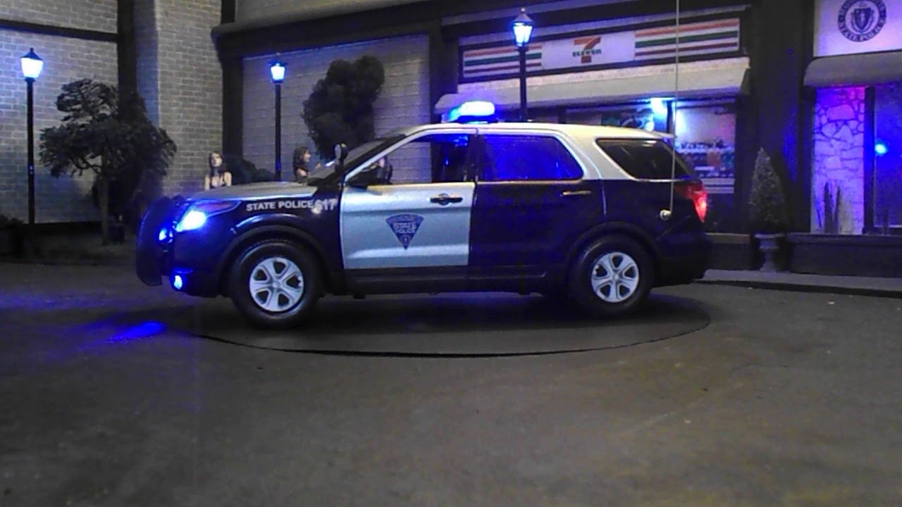 Massachusetts State Police 1/18 scale Ford Explorer with lights. - YouTube