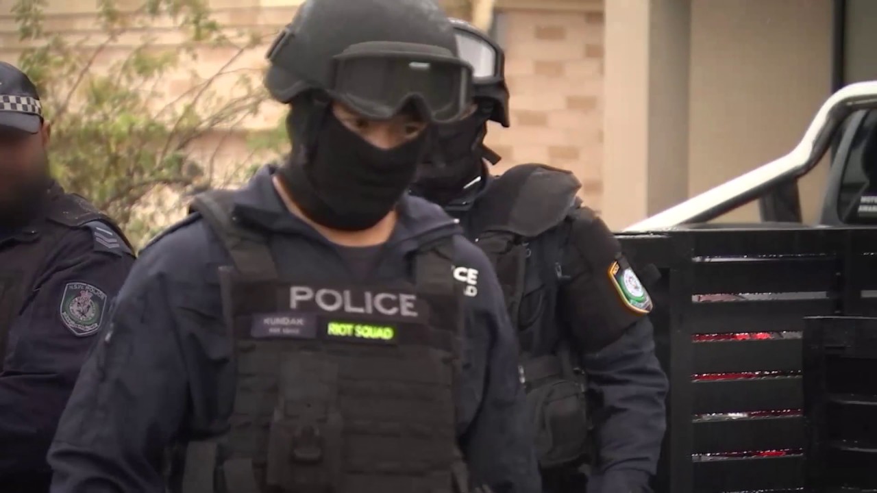 NSW Police Raid Homes of Alleged Bikies in Newcastle, Sydney - YouTube