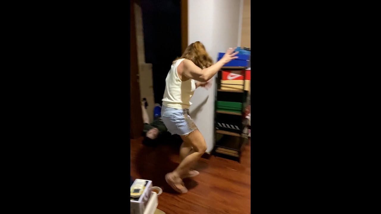 Falling Head Prank Sa Nanay Ko (Nabadtrip Siya) - YouTube