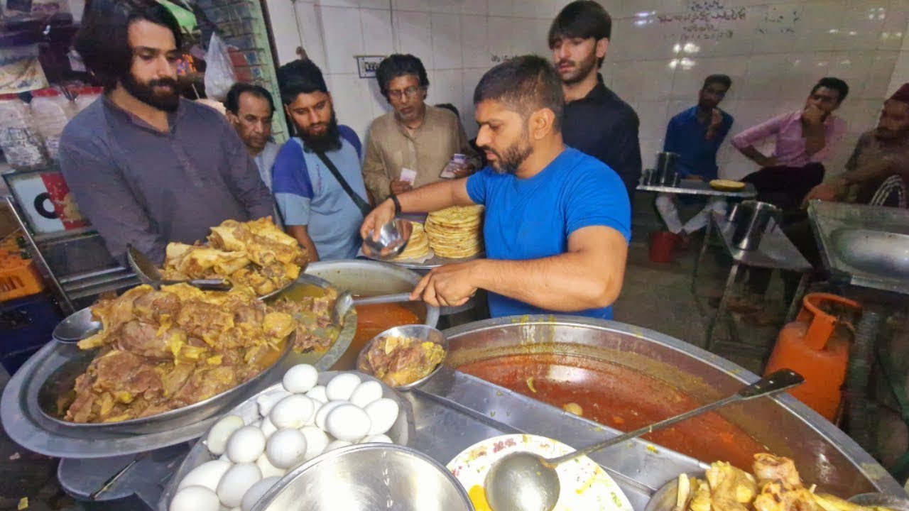 Only 50 Rs Famous Chanay & Bong Paye | Cheapest Desi Nashta Hafiz Bong ...