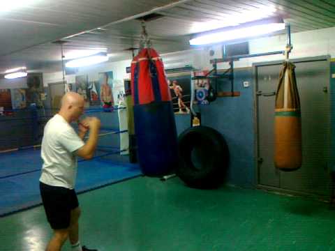 street boxing - YouTube