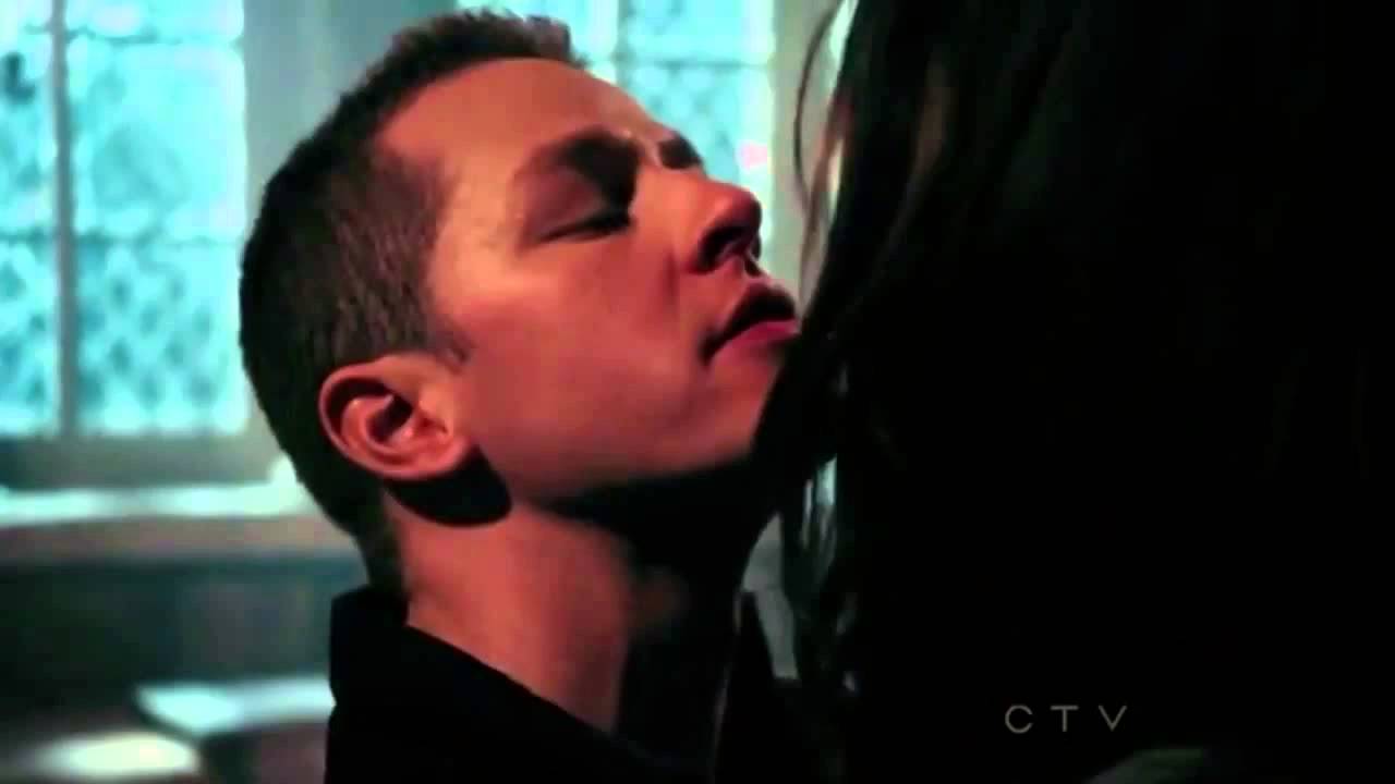 Once upon a time s02e13 James,David's twin brother - YouTube