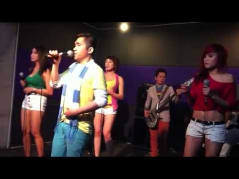 Escala Band (Heart of Mine) - YouTube