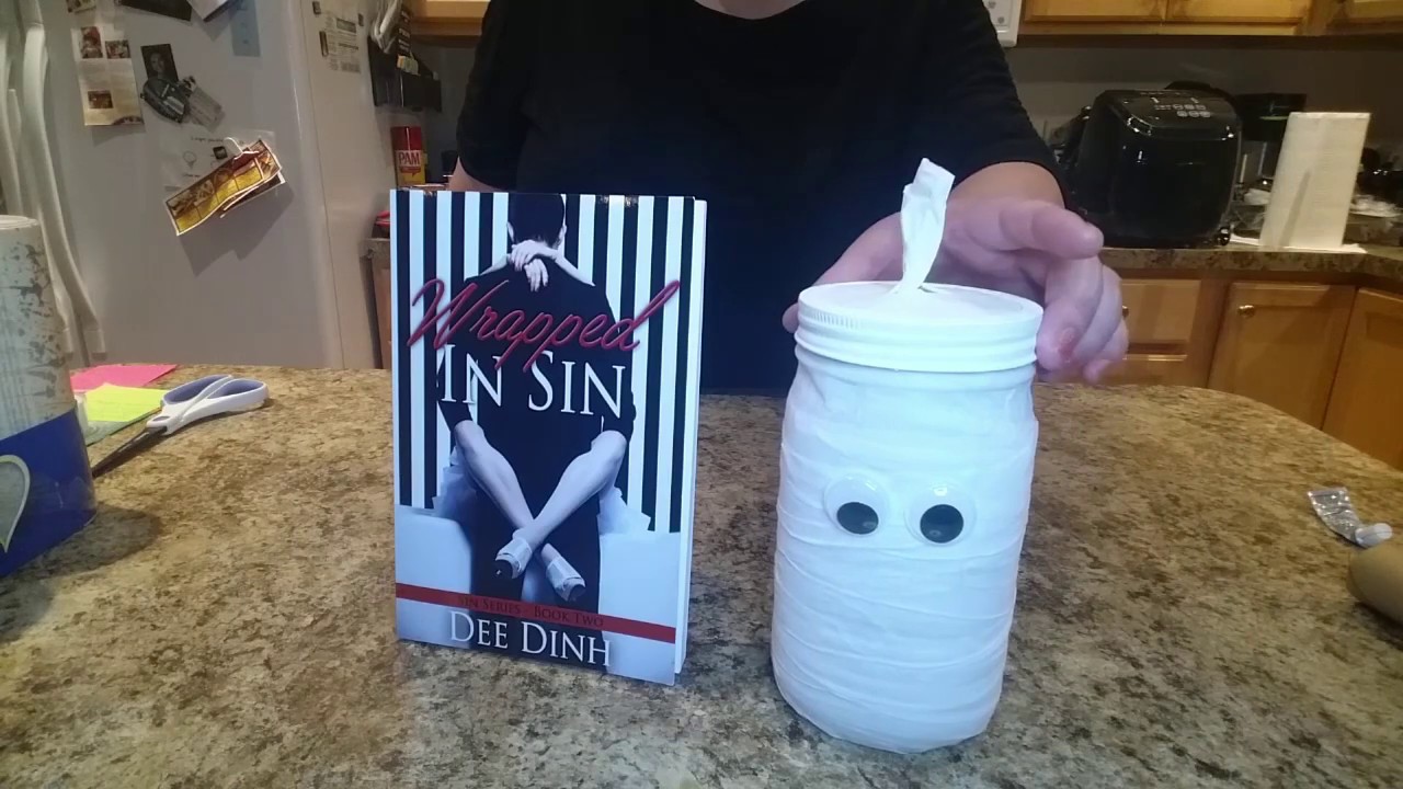 DIY Spooky Googly Eye Mummy Mason Jar Tissue Holder | Halloween Crafts ...