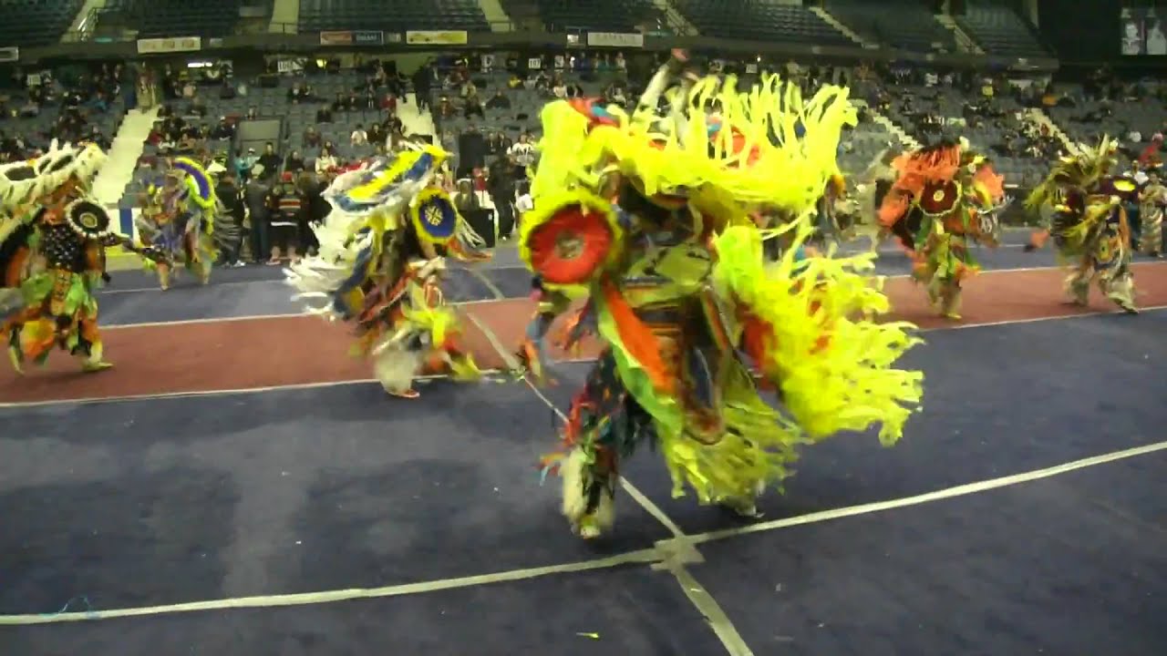 Mens Fancy Dance, First Nation University of Canada Powwow 2011 - YouTube
