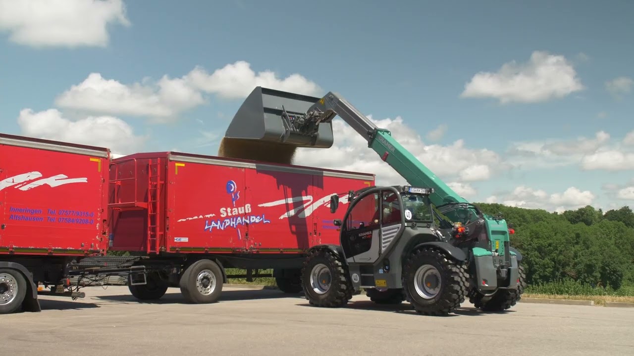 Kramer Teleskoplader KT457 beim Getreideverladen - YouTube