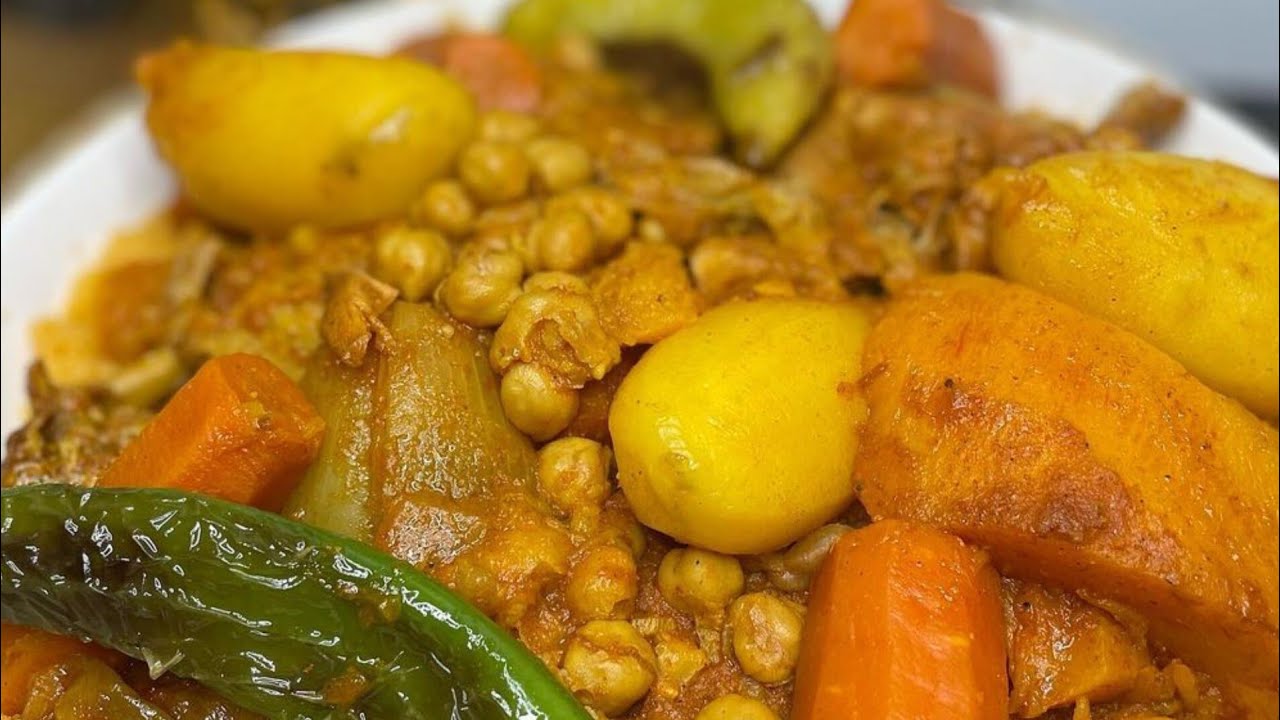 كسكسي تونسي بالدجاج | COUSCOUS TUNISIEN | KOSKSI BEl DJEJ - YouTube