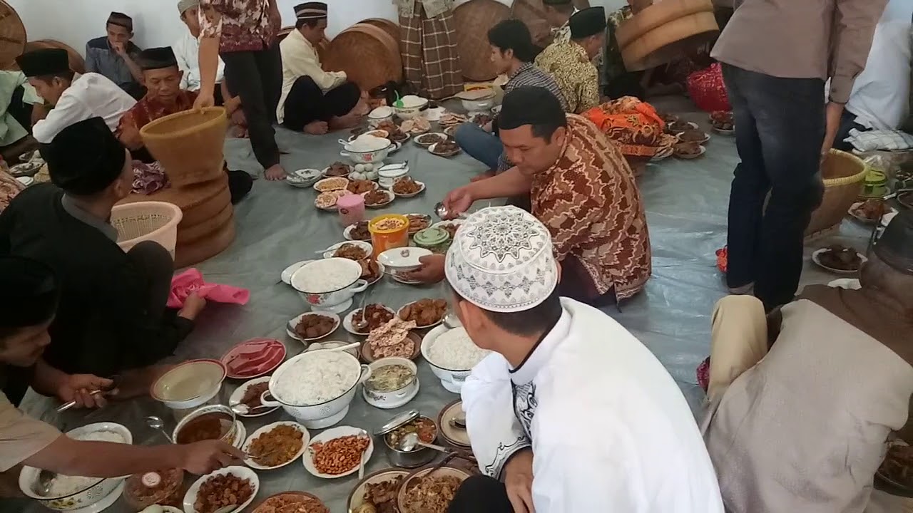 Tradisi tenongan dukuh medana. Th 2018 - YouTube