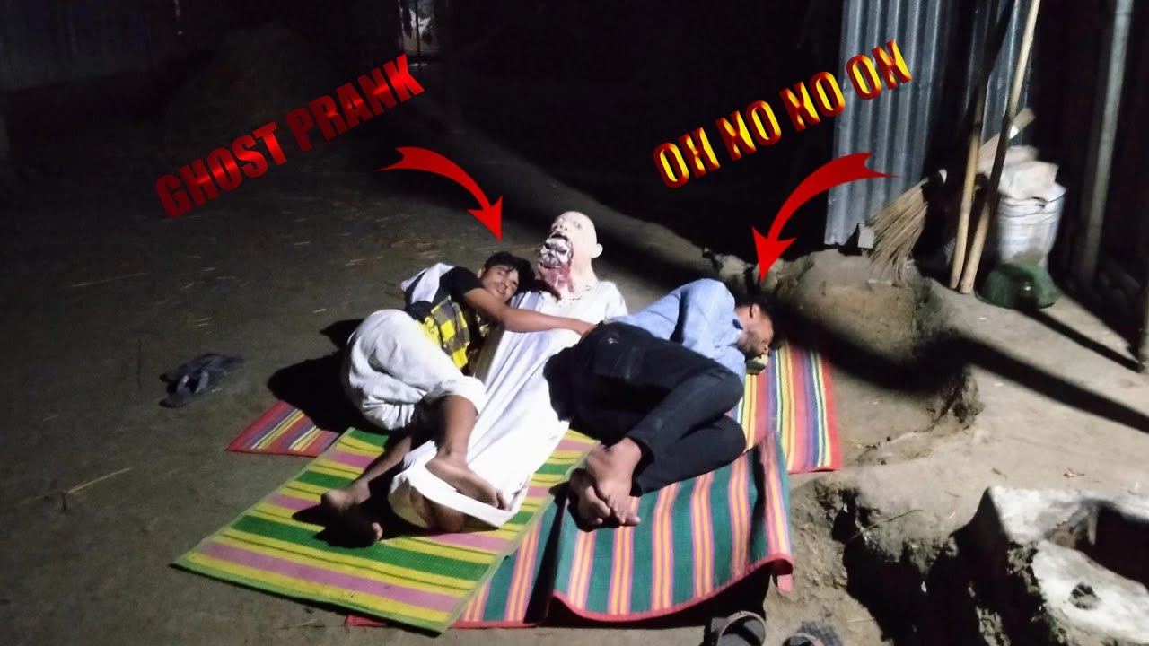 Best ghost attack Ngakak🤣 people sleeping at night & ghost attack them ...