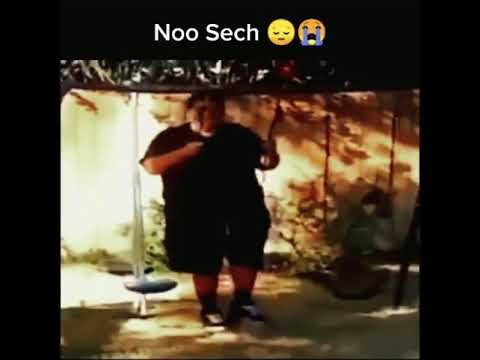 Sech se cae de columpio y lo rompe (Sech moments) - YouTube