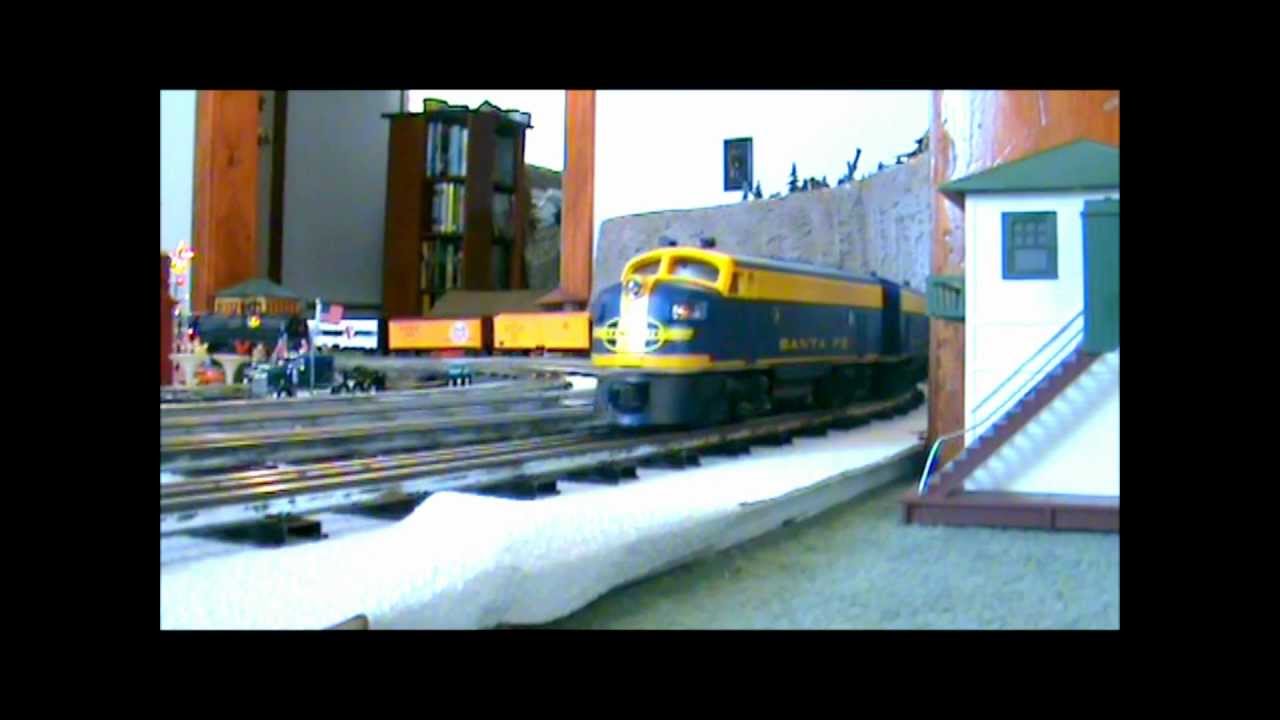 Williams Electric Trains Santa Fe F7 - YouTube