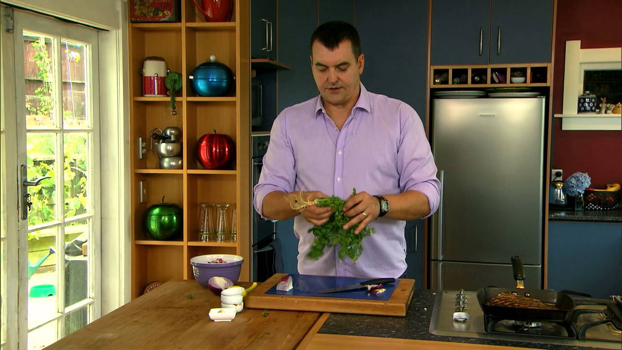 Simon Holst - Everyday Easy - Steak Burrittos - YouTube