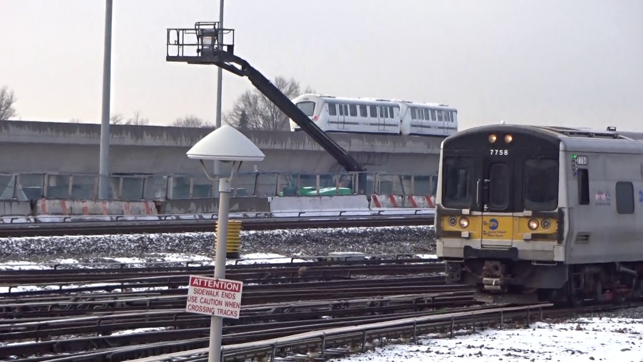 MTA LIRR and AIRTRAIN action at Jamaica - YouTube