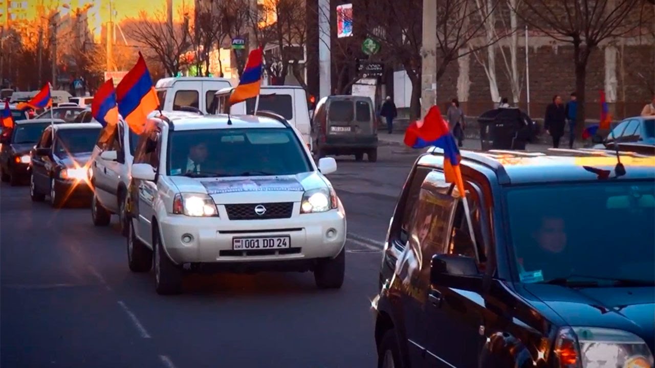 Ուրիխանյանի թիմակիցների ավտոերթը Youtube