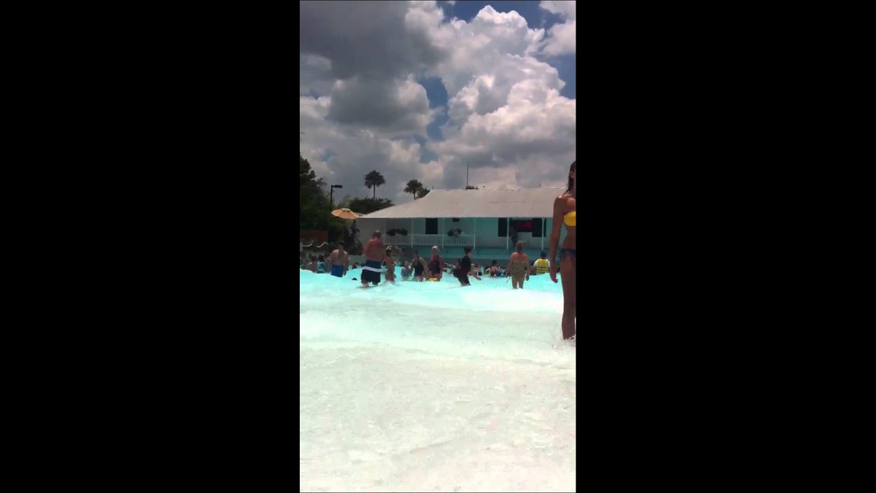 Wave pool at adventure island Tampa - YouTube