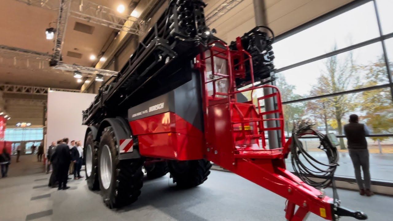 World premiere of Horsch Leeb Xeric fertilizer spread at Agritechnica ...