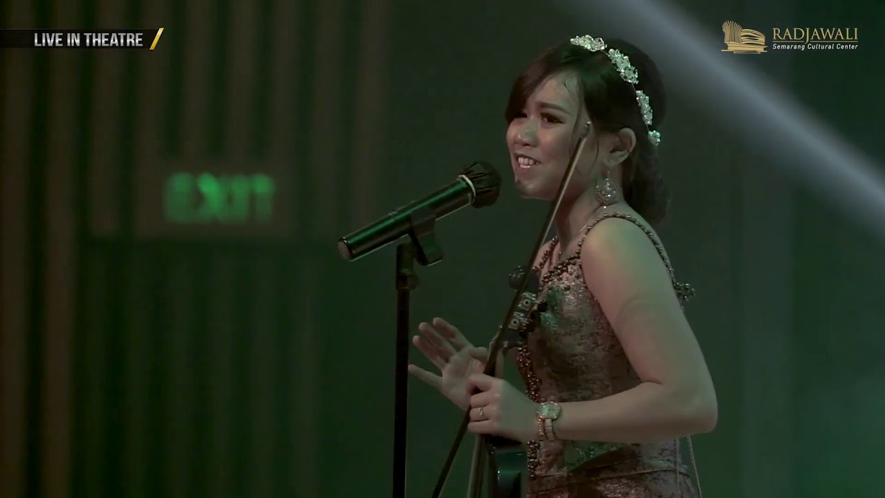 Sandy Ria Ervina_Suket Teki - YouTube