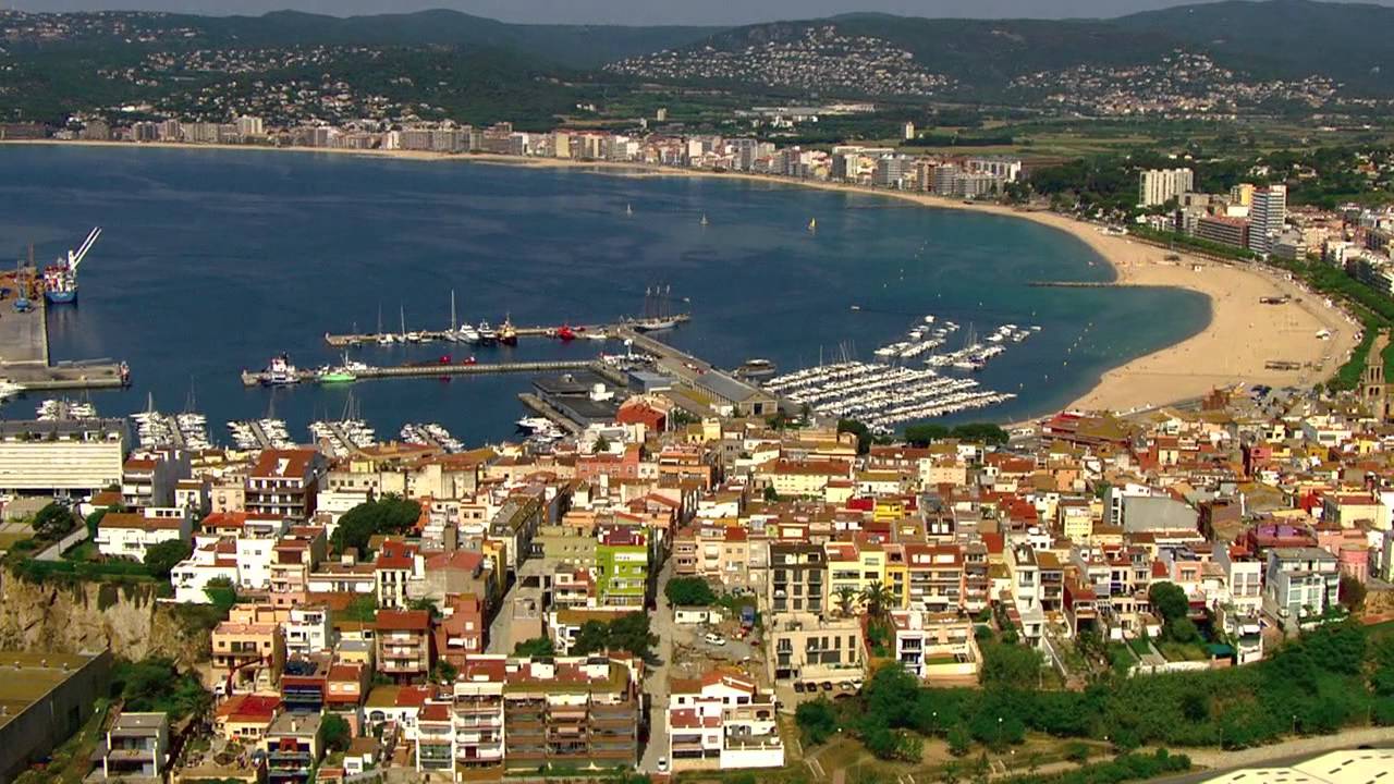 Badia de Palamós, Calonge i Sant Antoni des de l'aire - YouTube