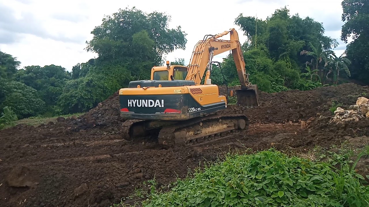 Backhoe dig for a gold bars - YouTube