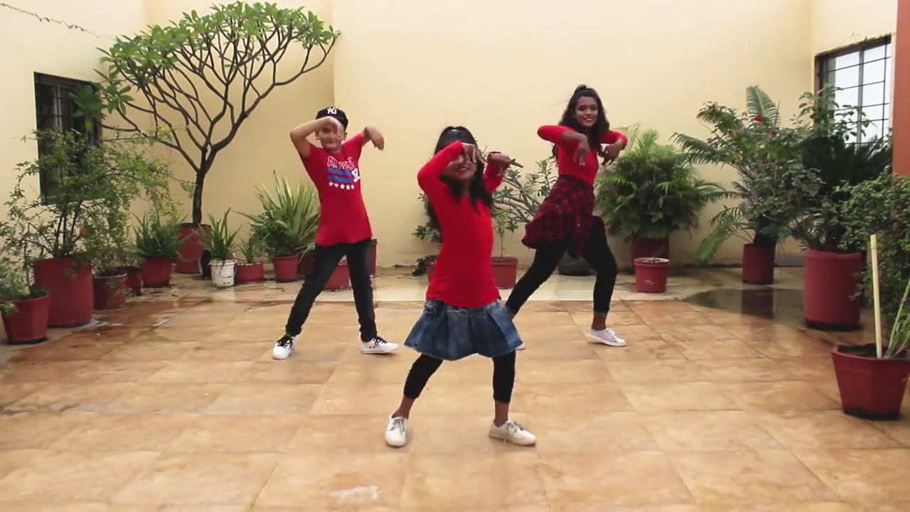 New dance on dilver dilver song by a cute girl - YouTube