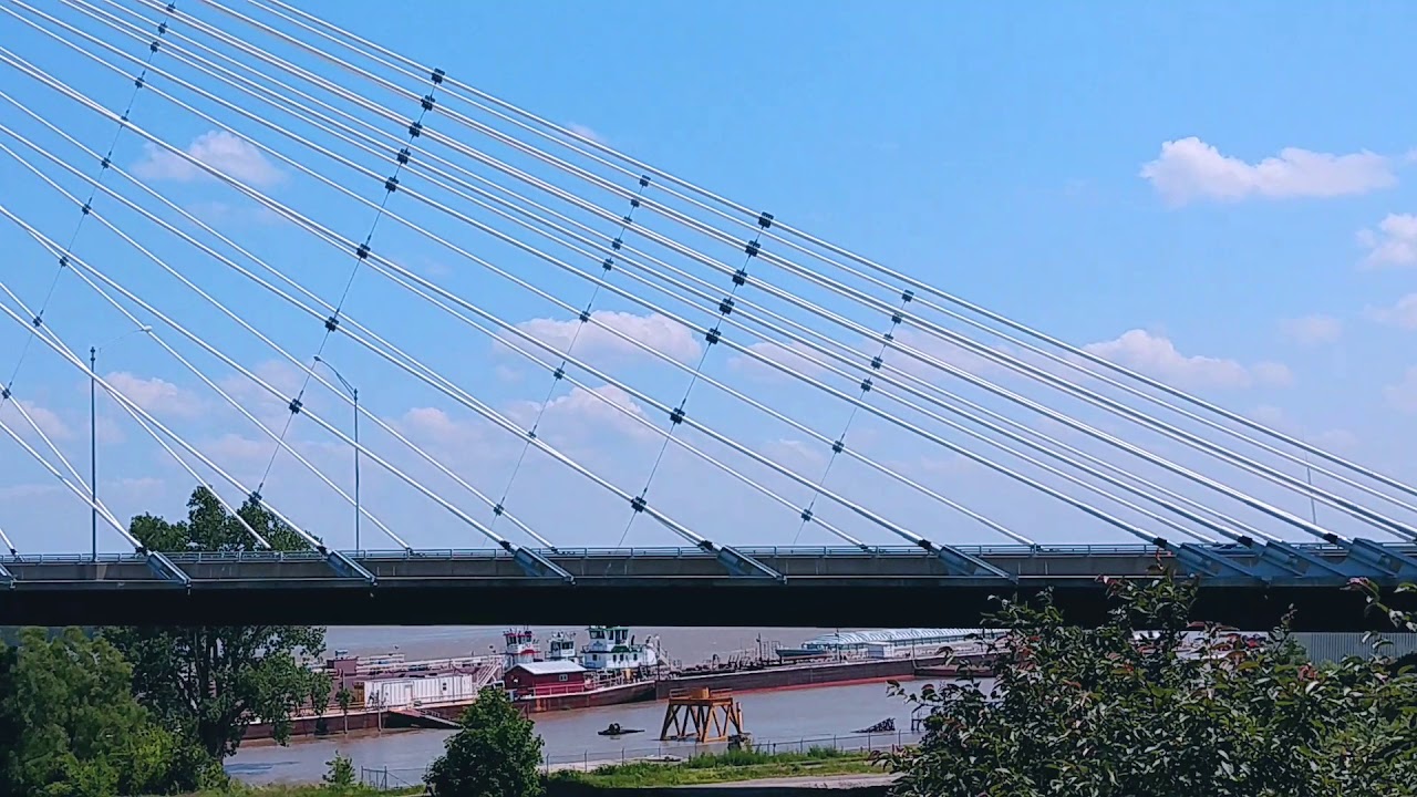Cape Girardeau Bridge connecting Missouri and Illinois over the ...