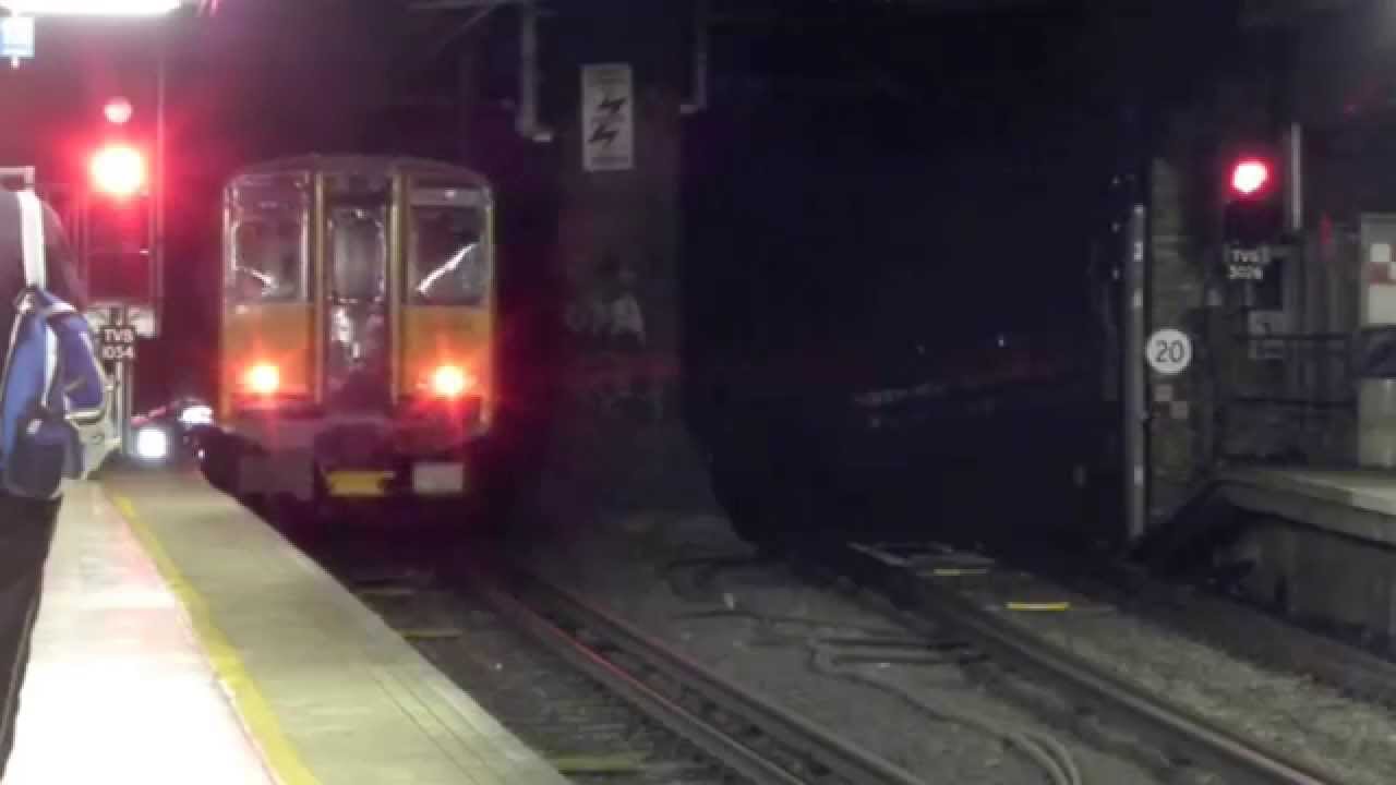 Network Rail Class 313 121 creeps through City Thameslink. - YouTube