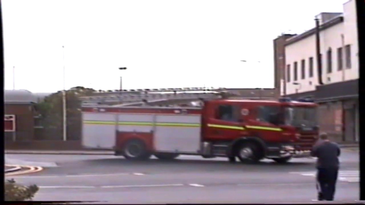 RETRO - Merseyside Fire Brigade 2x Pump Turnout 2003 - YouTube