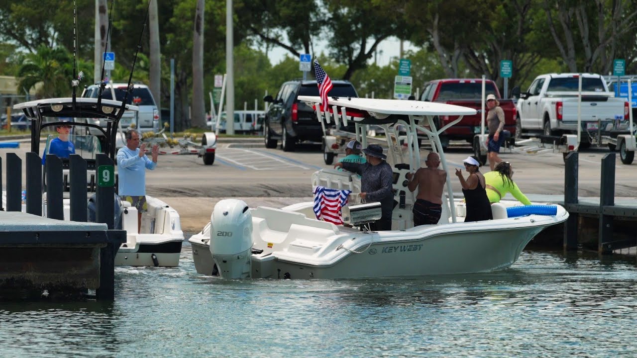 Dude Relax ! You're Gonna Hit My Boat ! (Black Point Marina Chit Show ...