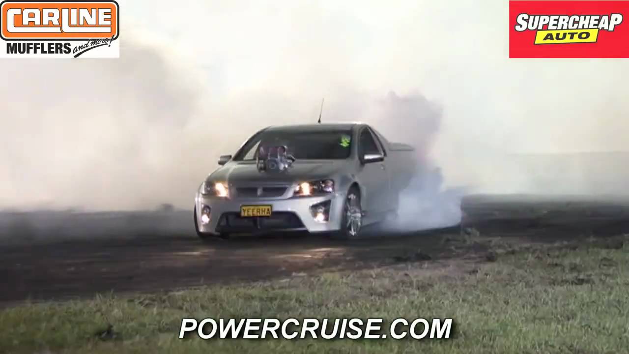 VE HSV Maloo 'YEERHA' burnout at Sydney Powercruise 2010 - YouTube
