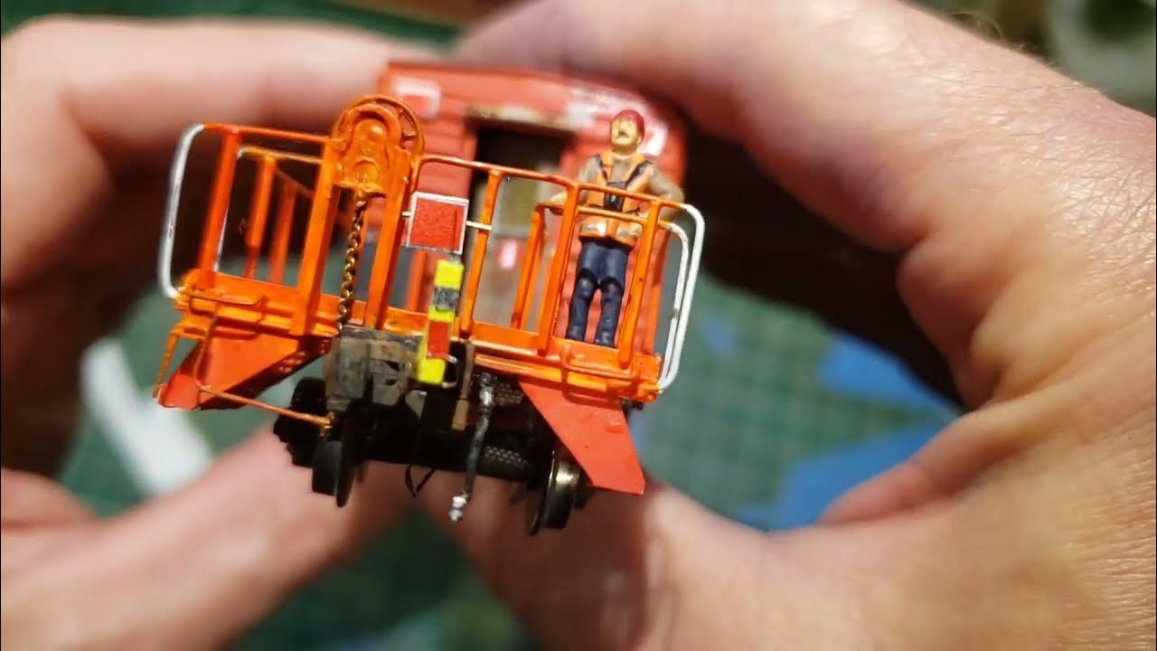 How to make an HO scale End of Train Device (EOT) - YouTube