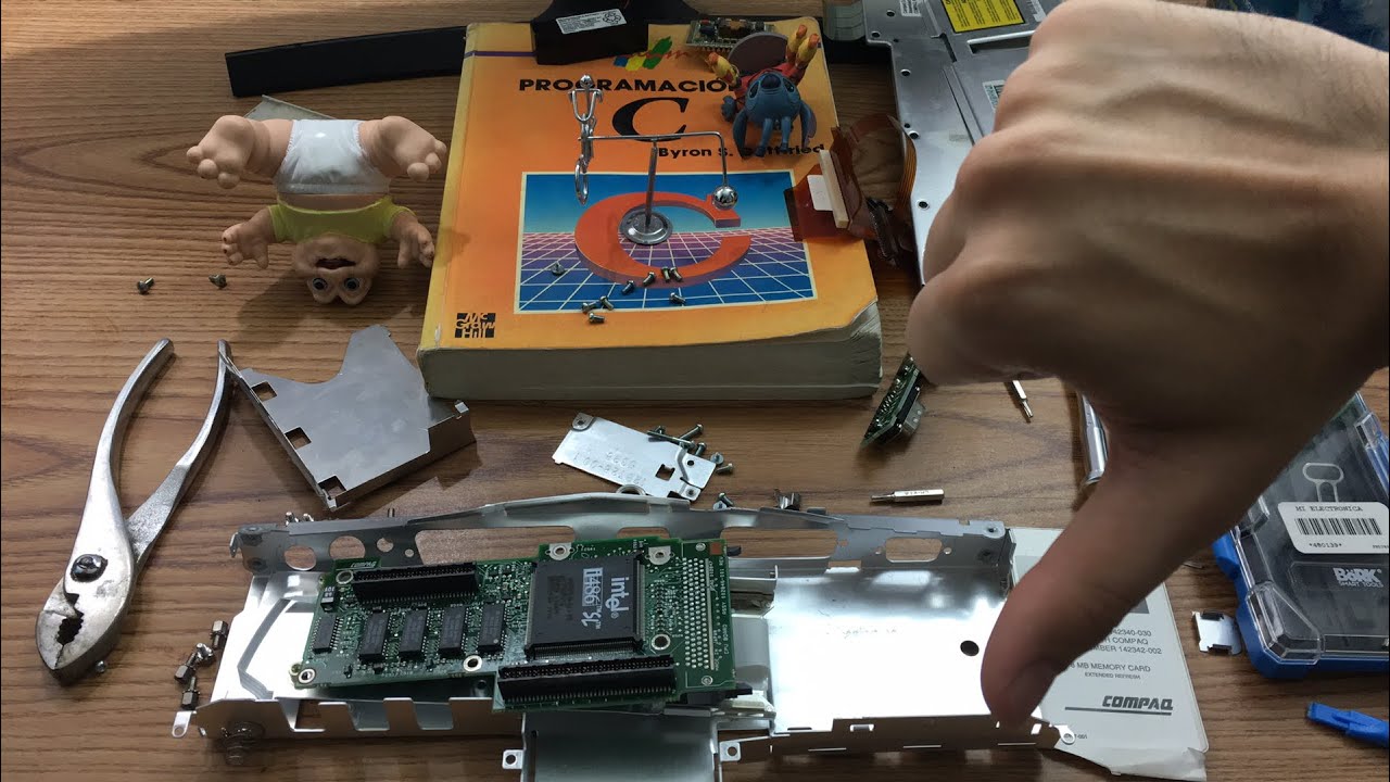 Armar y Prender Laptop Obsoleta Compaq LTE Lite 4/33C | Vida de ...