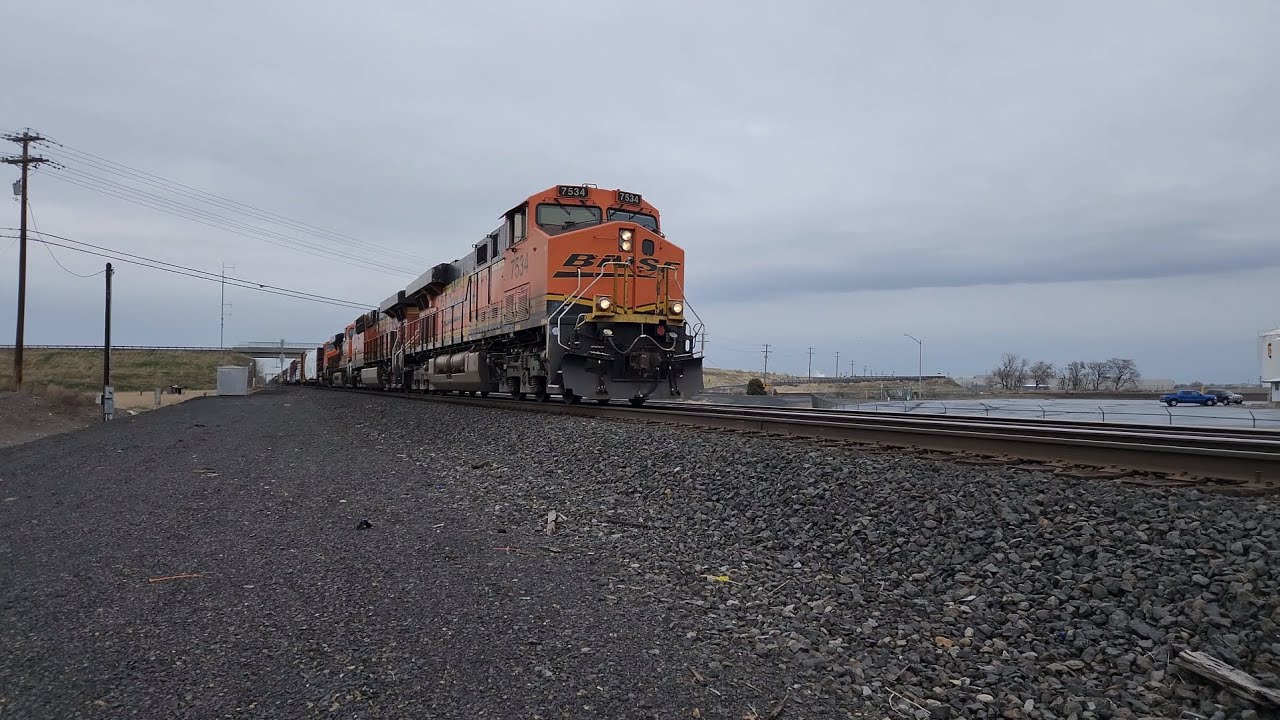 Fast 50 MPH BNSF Manifest Train with BNSF 120 in the Lash Up at Finley WA (Fallbridge ...