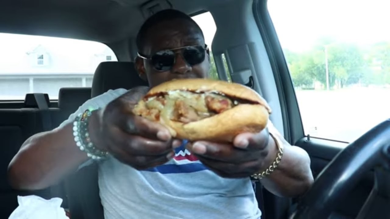 WILLIES WEENEE WAGON FRIED PORK CHOP SANDWICH TRUKBANG - YouTube