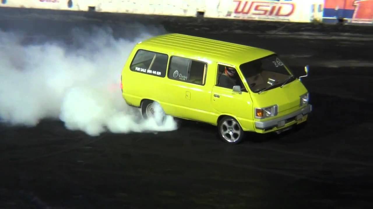 LITEACE V8 TURBO AT BURNOUT MAYHEM 3 - SYDNEY DRAGWAY - 25.4.2011 - YouTube