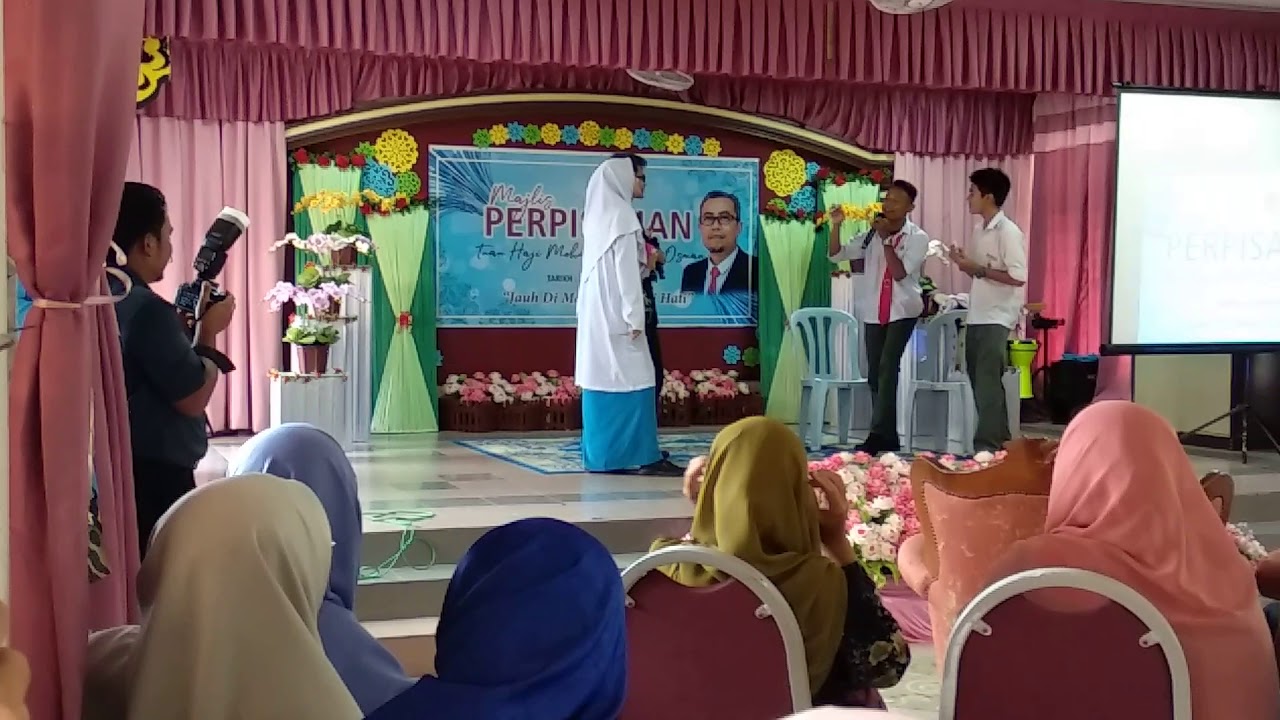 Persembahan sketsa - YouTube