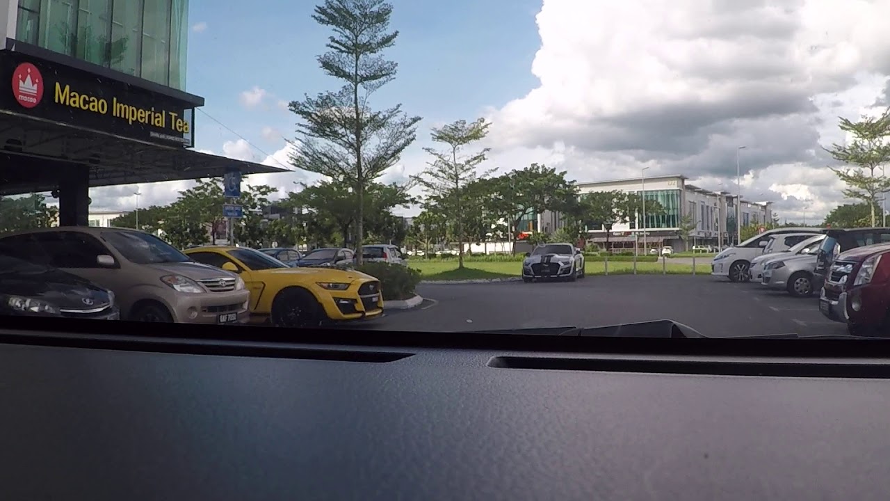 Ford mustang kuching - YouTube
