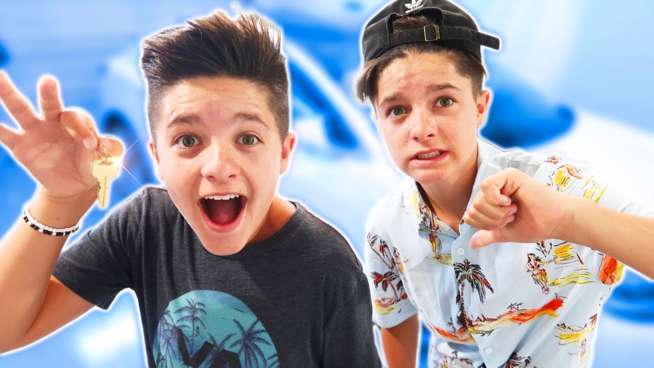 TWINS TAKE THEIR DRIVERS TEST! Who passed and who failed? - YouTube