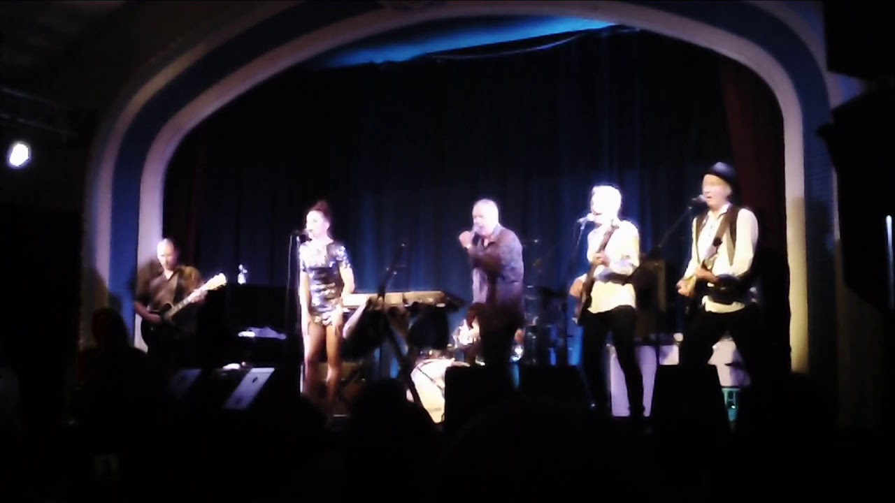 Dave Warner - Kangaroo Hop - YouTube