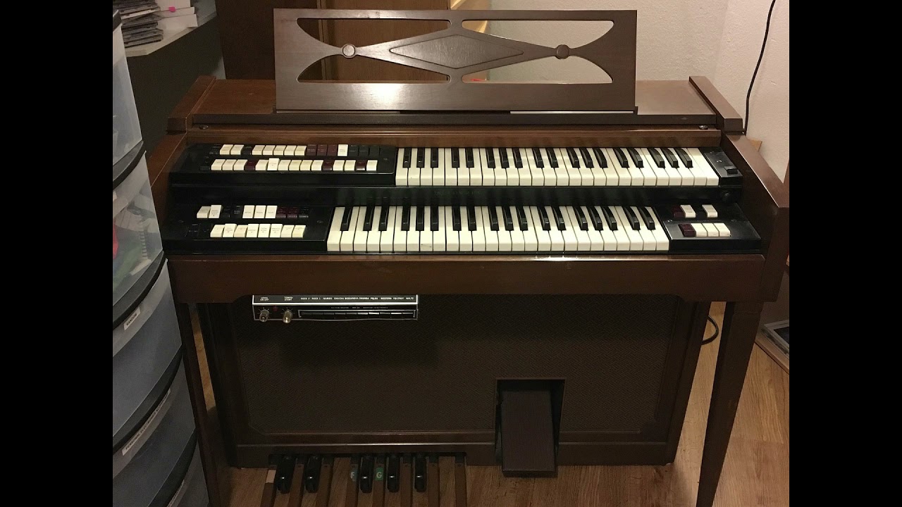 "Flying" organ part on DSO-1 organ - YouTube