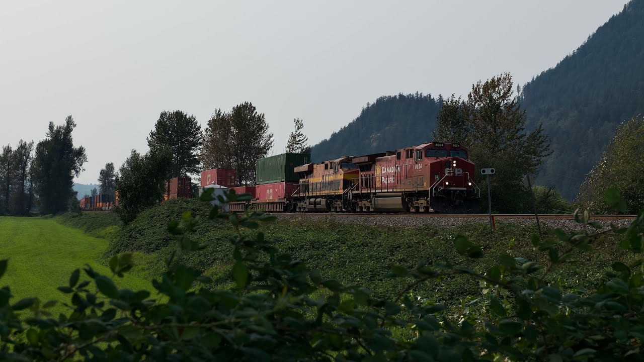 CPR Train Spotting HD: CP 8024 East, 112 highballs Dewdney BC. 11/12 ...