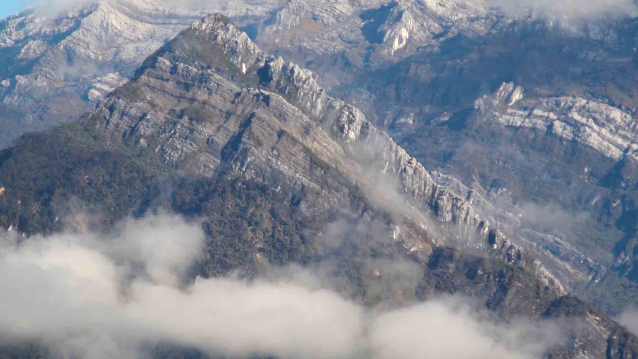Suasana Desa Tsinga Beanekogom, di distrik Tembagapura Papua. - YouTube