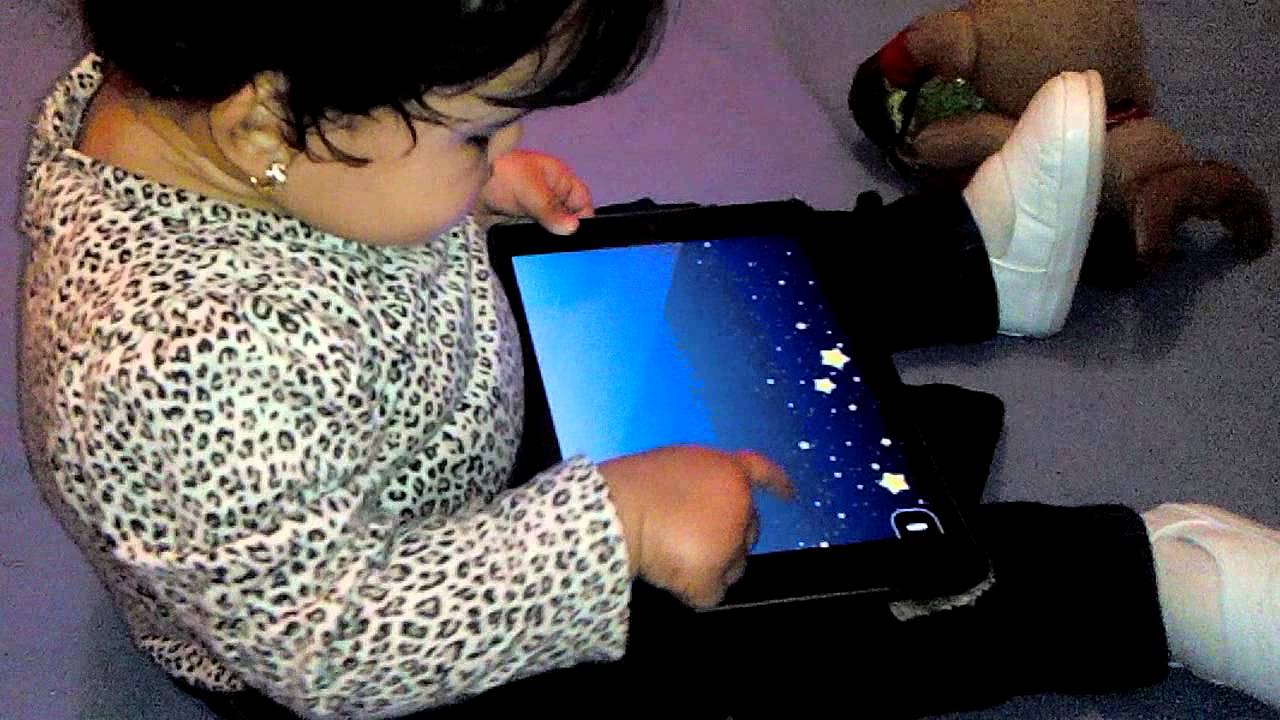 Increíble como mi bebe de un año maneja el iPad parte 1. - YouTube