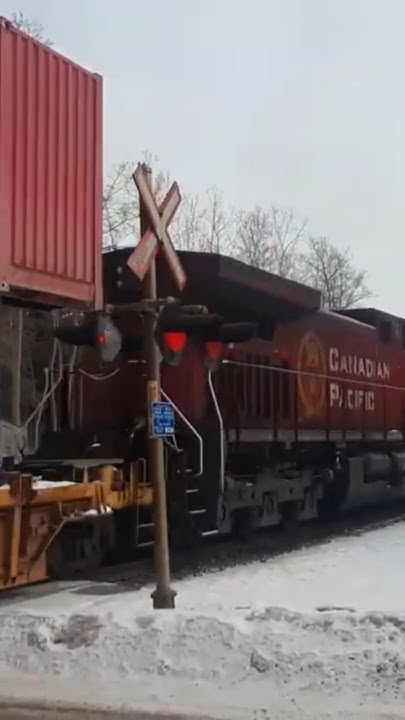 CP 9835 dpuing on CPKC 113! #train #shorts #railfans - YouTube