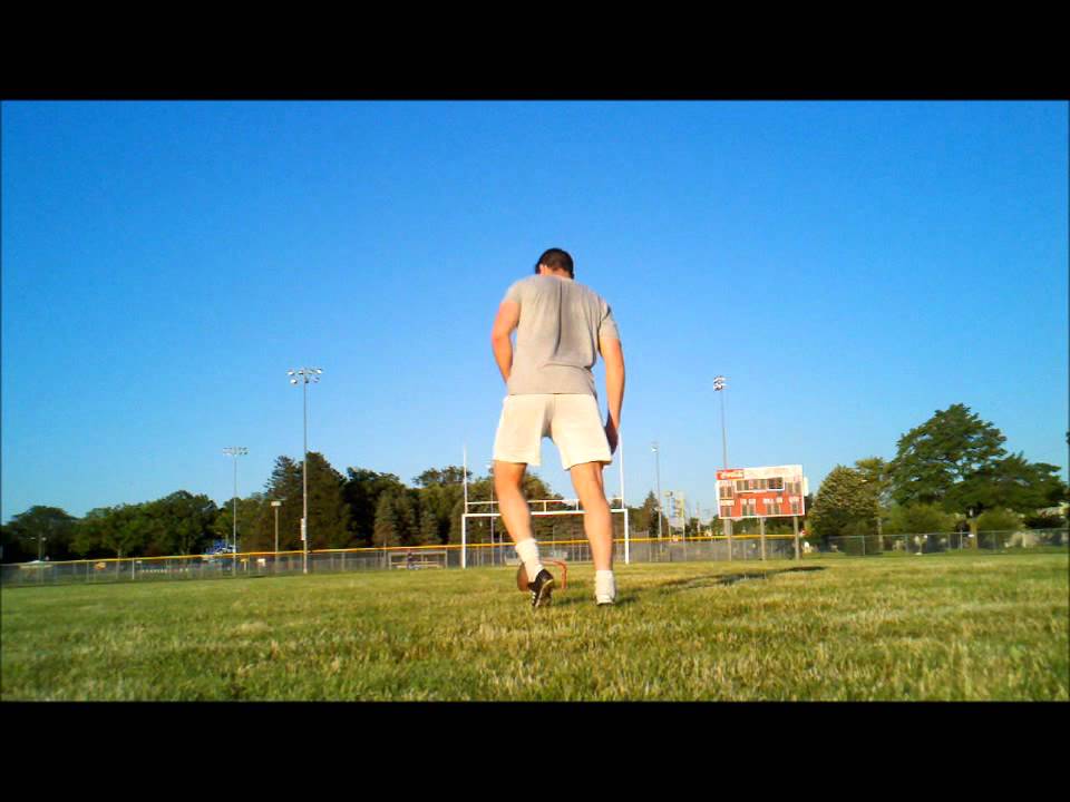 Tom Croteau Kicking (50 Yards).wmv - YouTube