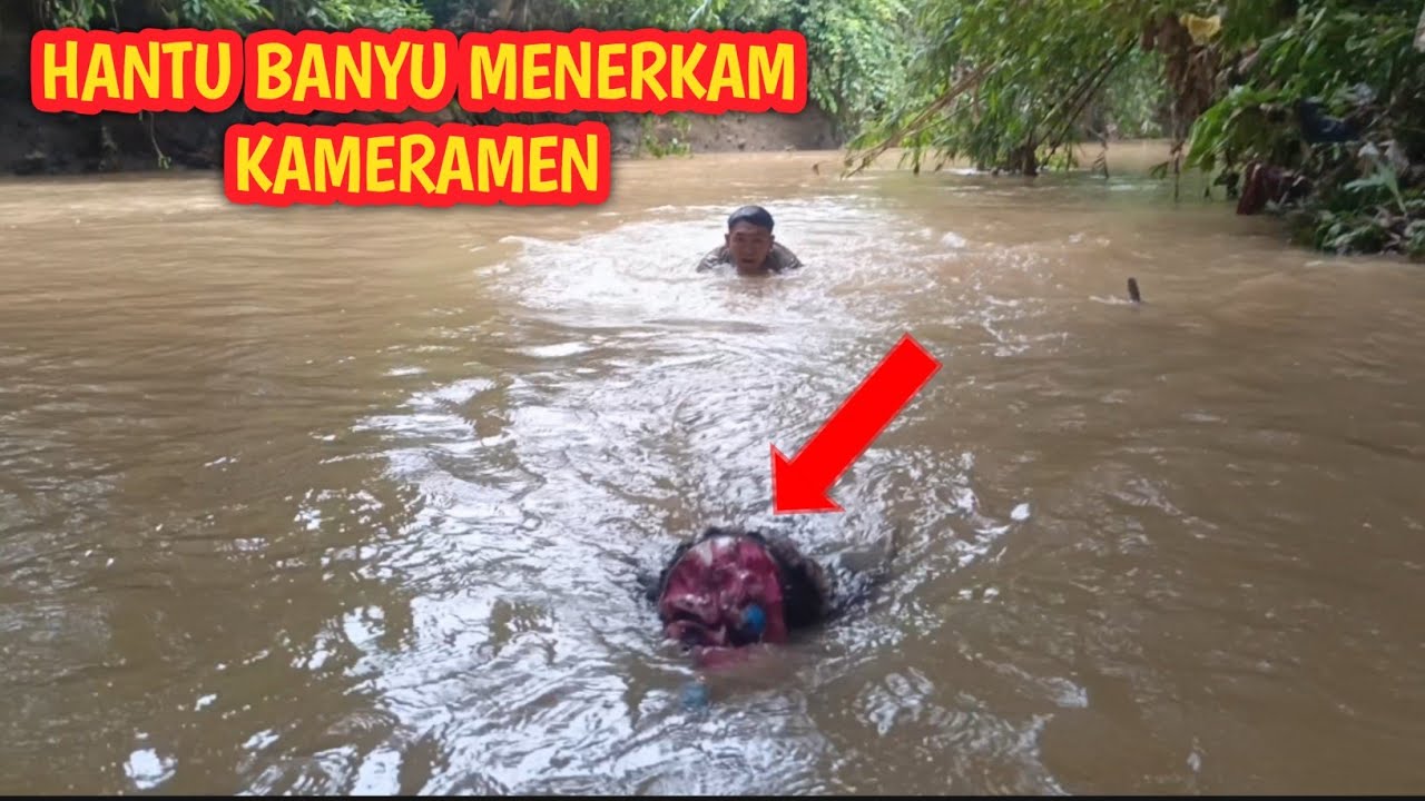 🔴BAHAYA!! HANTU BANYU MENERKAM KAMERAMEN - YouTube