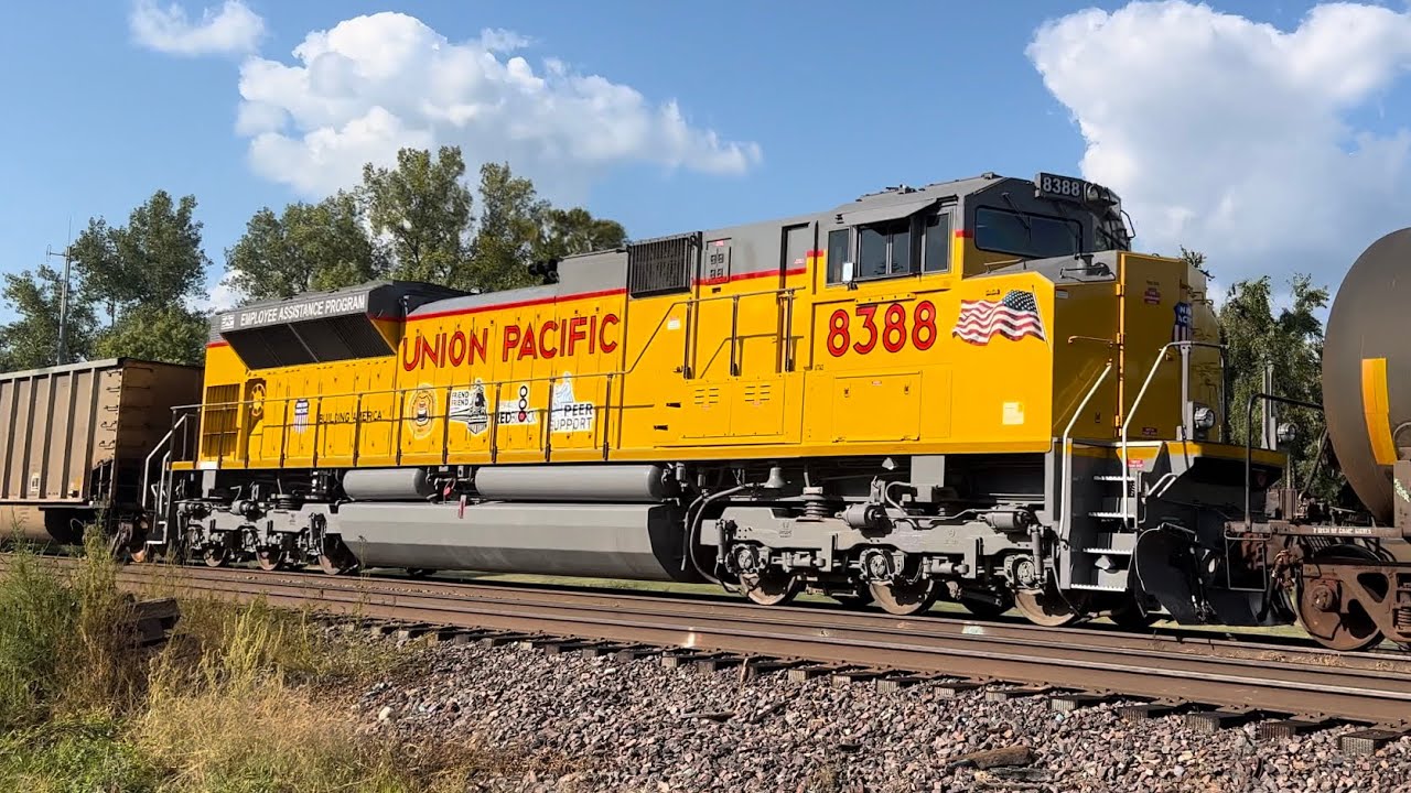 UP 7503 Leads Manifest With UP 8388 - YouTube