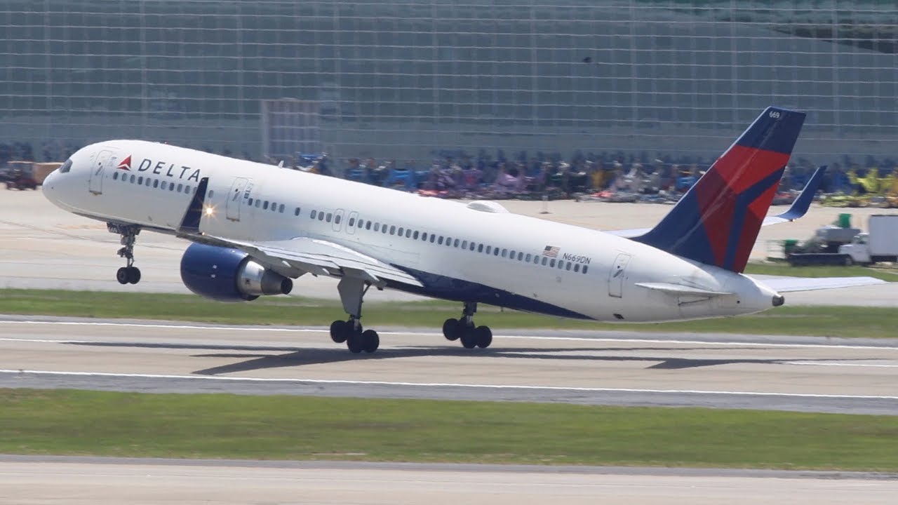 4 Minutes of 4K 60fps Plane Spotting at World's Busiest Airport ...